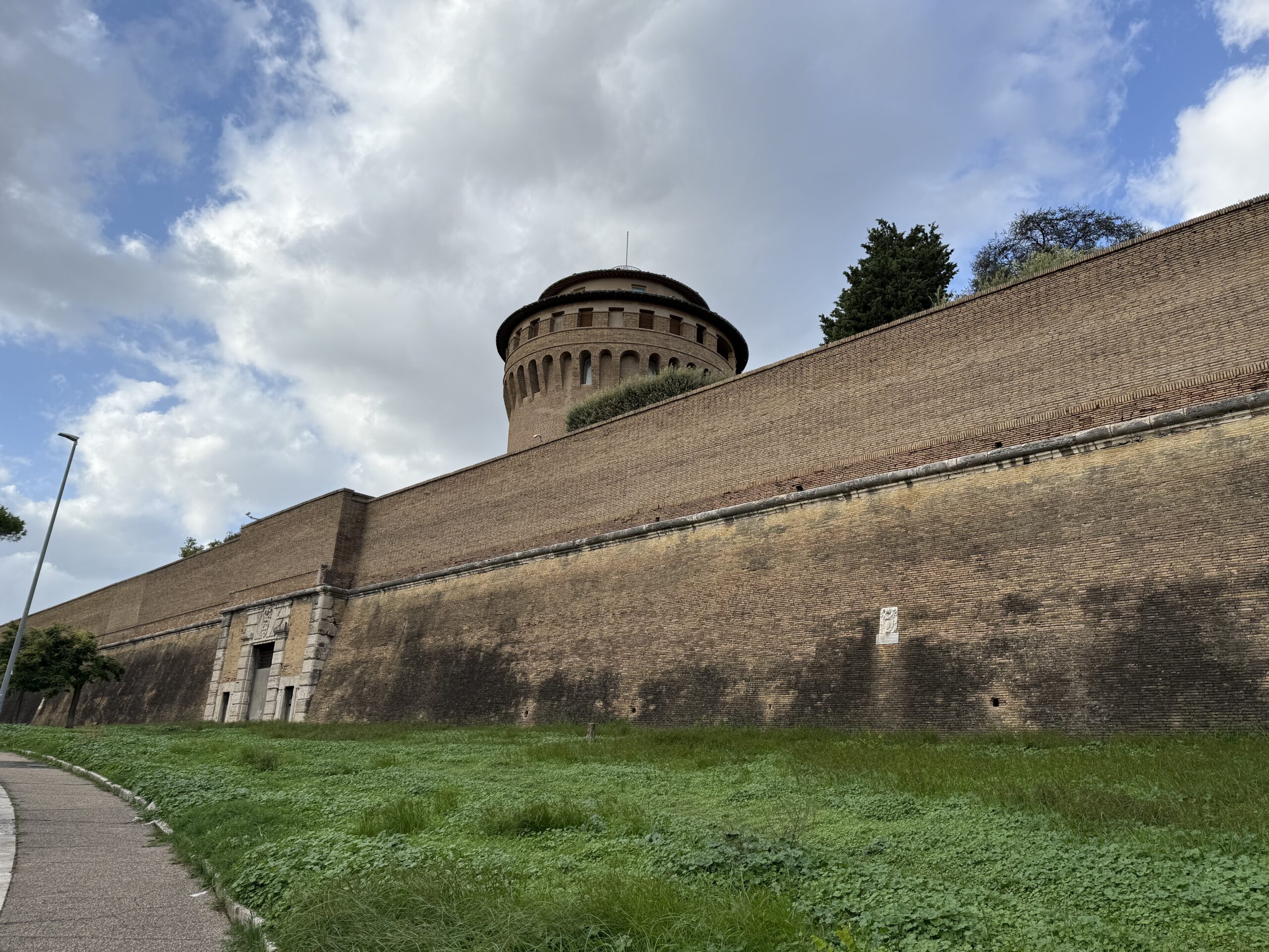 The Borders of USA and the Walls around the Vatican – Defenders of the ...